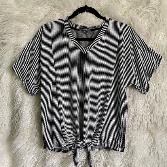 Gyft | Tops | Flutter Top | Poshmark